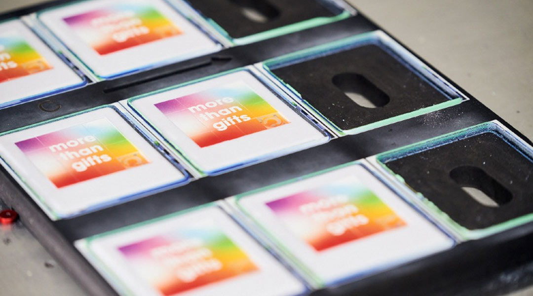 Découvrez l'impression UV pour personnaliser vos goodies